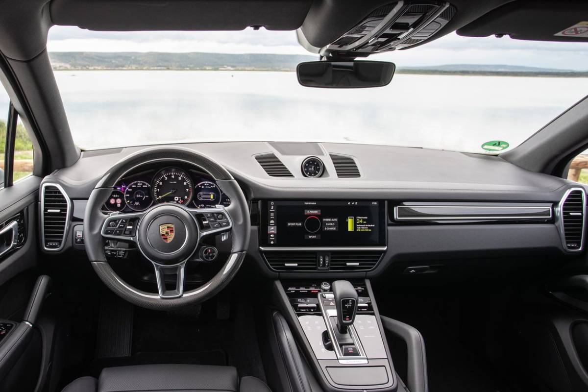 StriveME - اليكم ابرز الفروقات بين بورشه كايين 2024 و2019